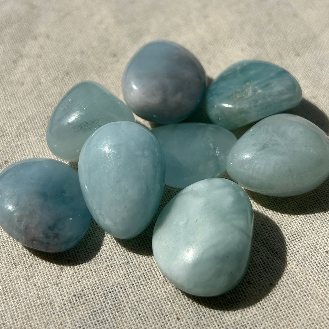 Aquamarine tumbled – Rock Petal Spirit